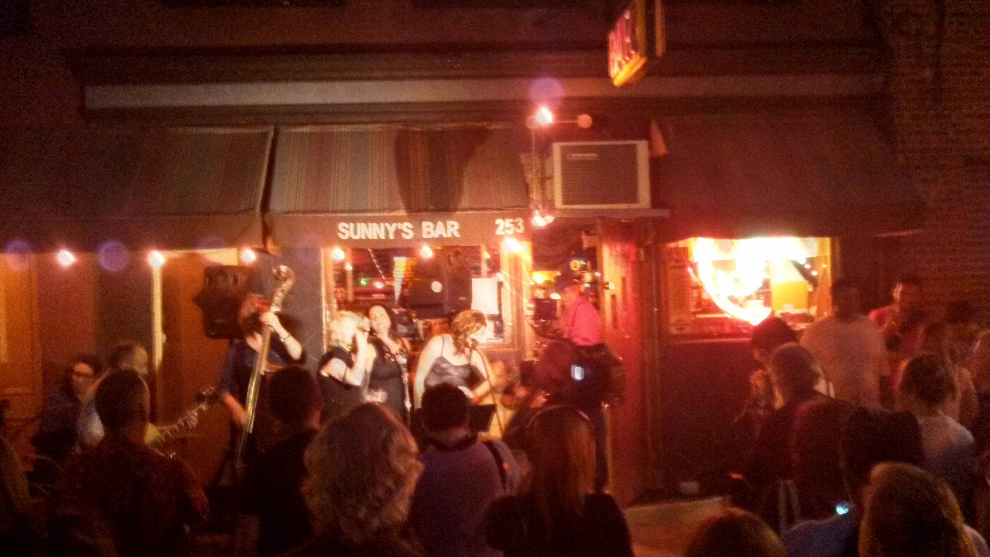 Dive Bar Dancing – FIRST DATE, WORST DATE EVER!